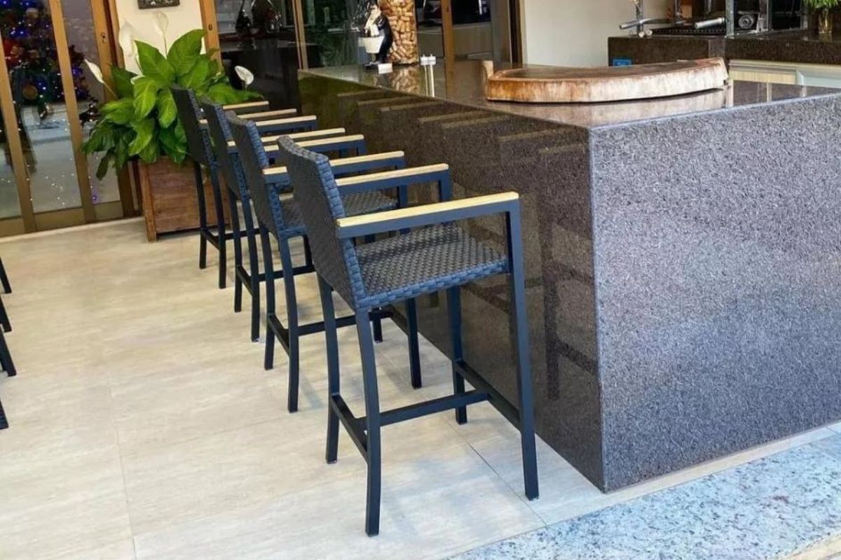 Transforme Seu Ambiente com uma Banqueta de Fibra Sintética – Magsil Móveis